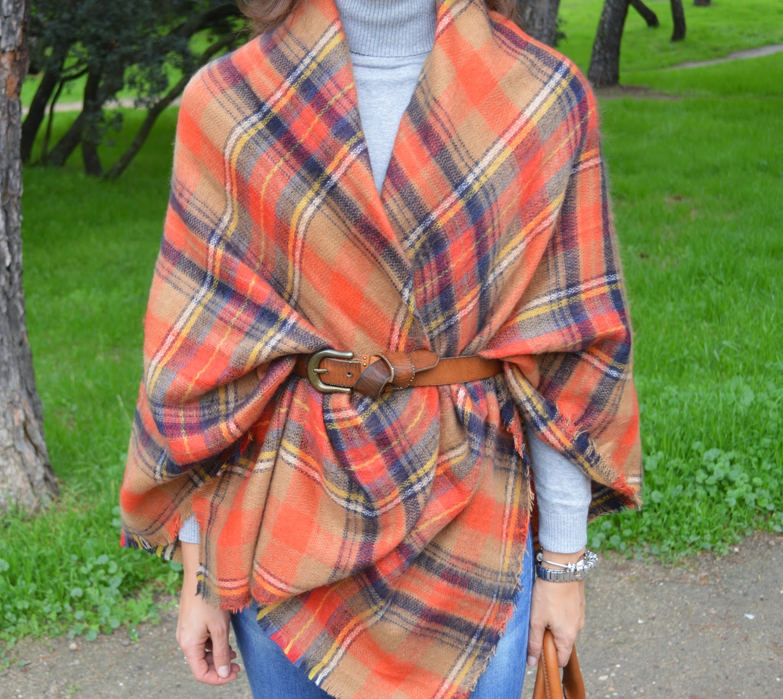 ANGELA SABATER: La invasión de la bufanda de cuadros