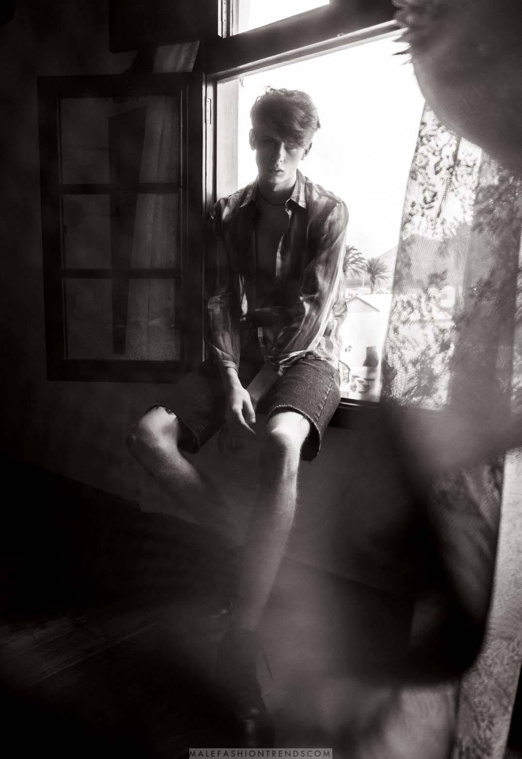 Luke Barham para Essential HommeMagazine por Byron Mollinedo