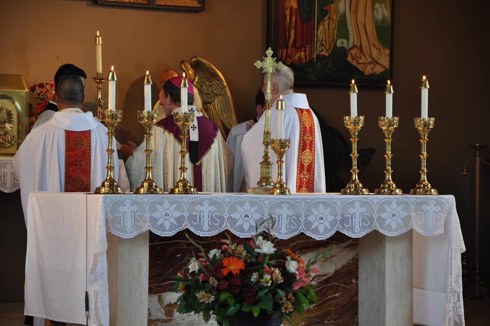 Orbis Catholicus Secundus: Candles for Pontifical Mass