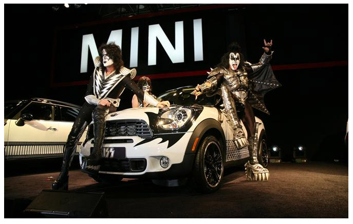 MINI Countryman Motoring: MINI comes together with KISS