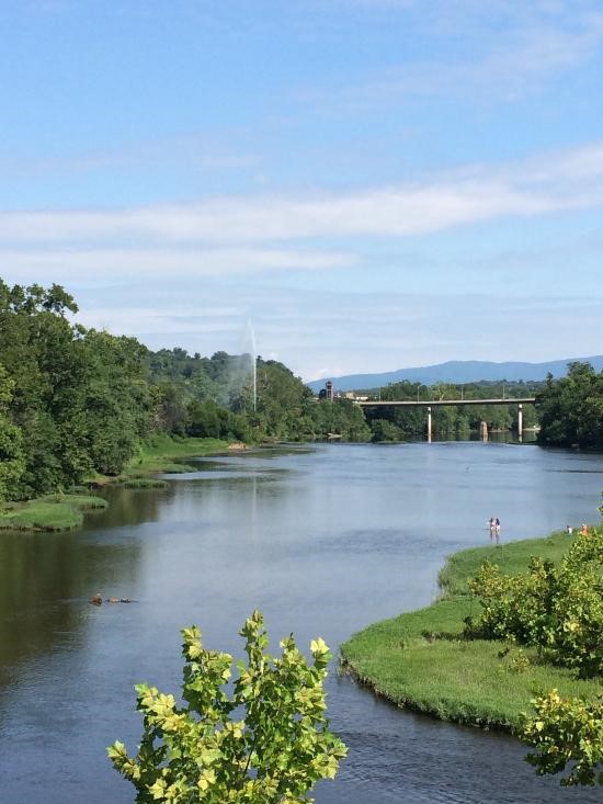 50 Authors from 50 States: Isla Grey is from Central Virginia