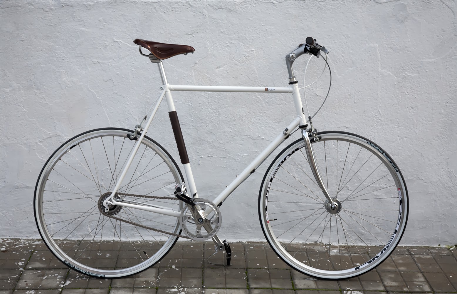 Bicicletas acabadas a mano. A tu gusto, o al mío. Customización, fixies ...