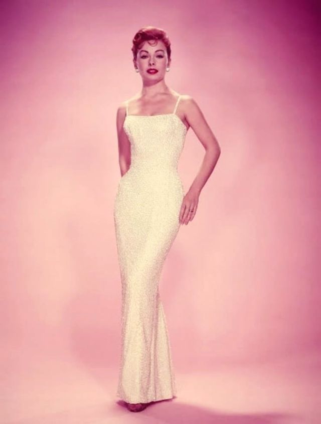 Hollywoods Number One Party Girl 40 Glamorous Photos Of Jeanne Crain