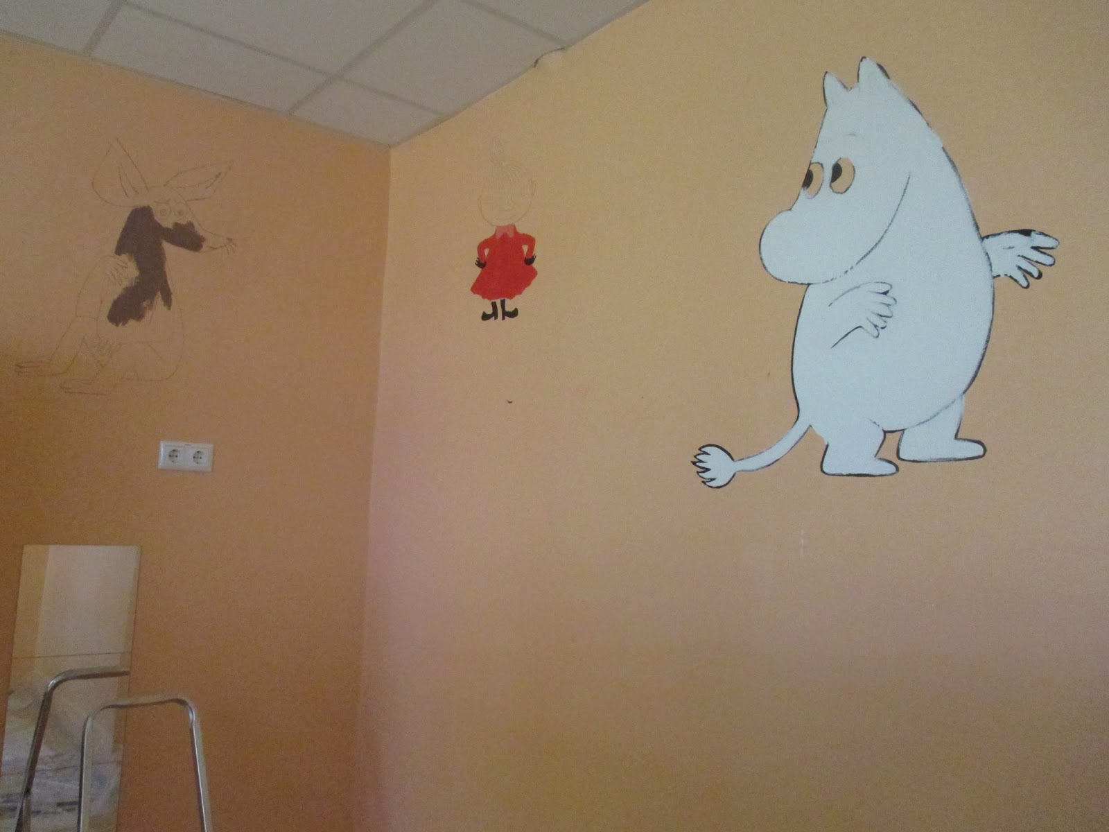 Muumi rühm: Muumimaa meie magamistoa seinal