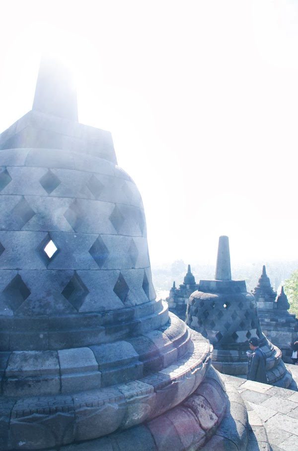 Fashion is a Playground: Java, la magie de ses temples et de ses volcans