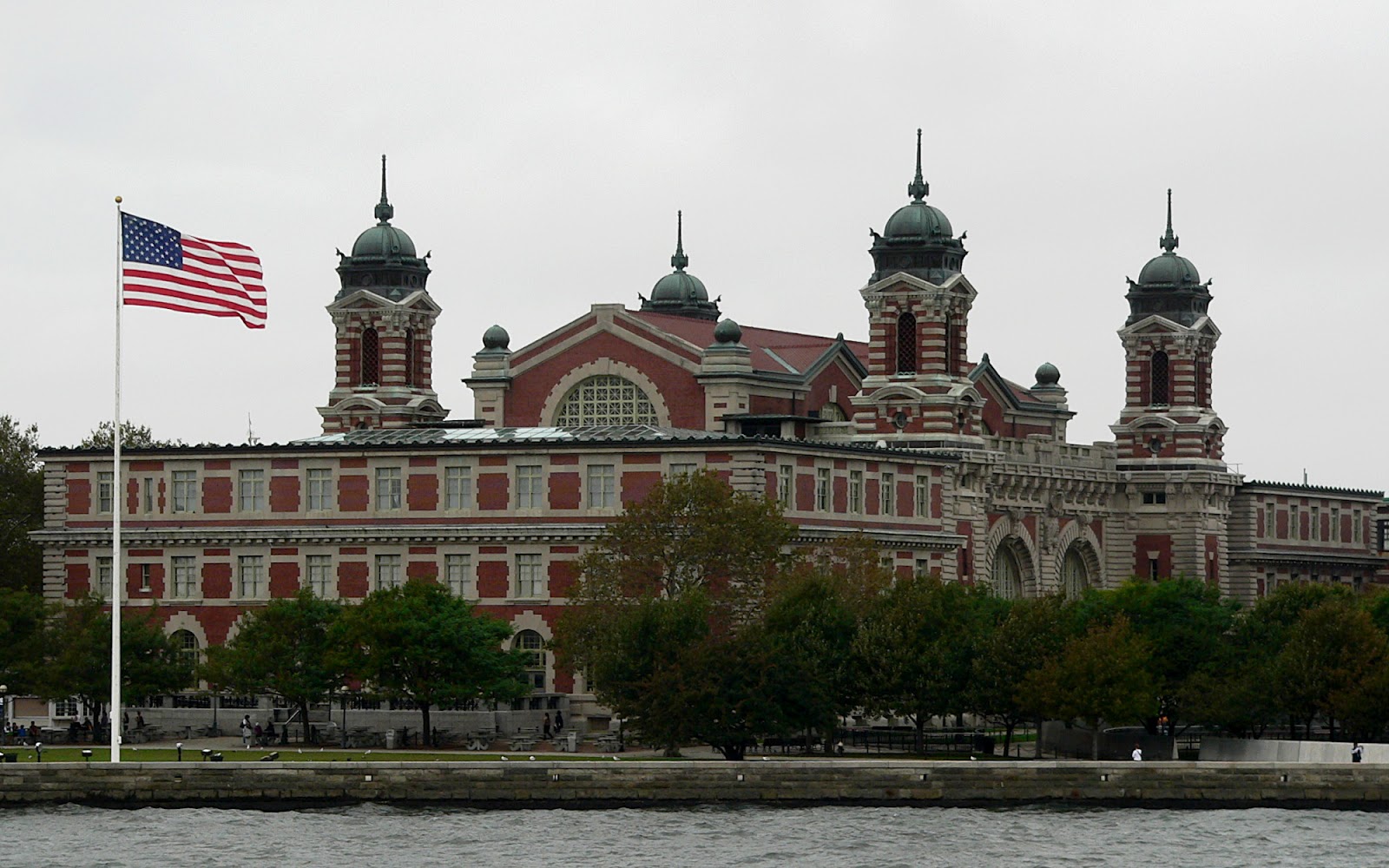 Life Around Us: New York: THE ELLIS ISLAND IMMIGRATION MUSEUM