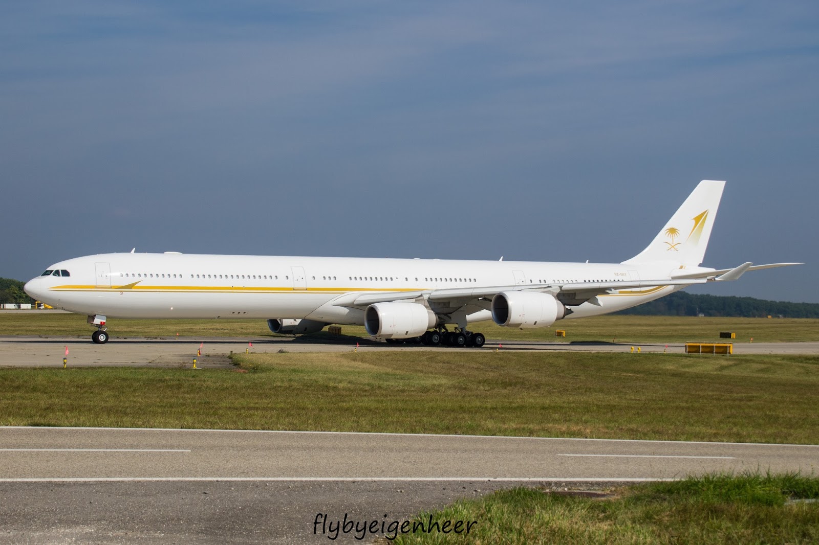 FLUGZEUGE Privatjets etc: HZ-SKY Airbus A340-642 A346 > Sky Prime