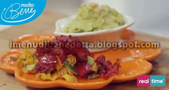 Hummus di Avocado con Chips di Verdure | la ricetta di Benedetta Parodi