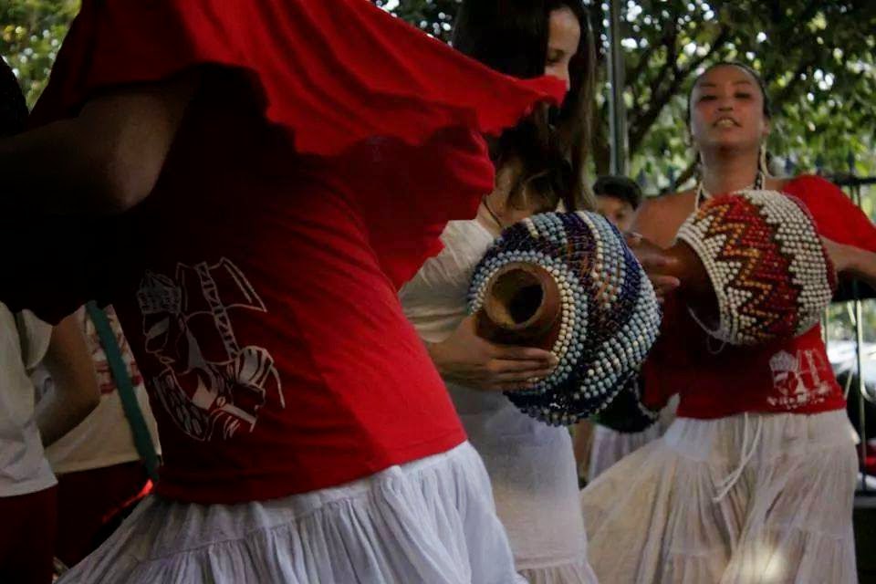 O samba atravessa Londrina: MARACATU/SEMENTE DE ANGOLA TOCA NO PROJETO