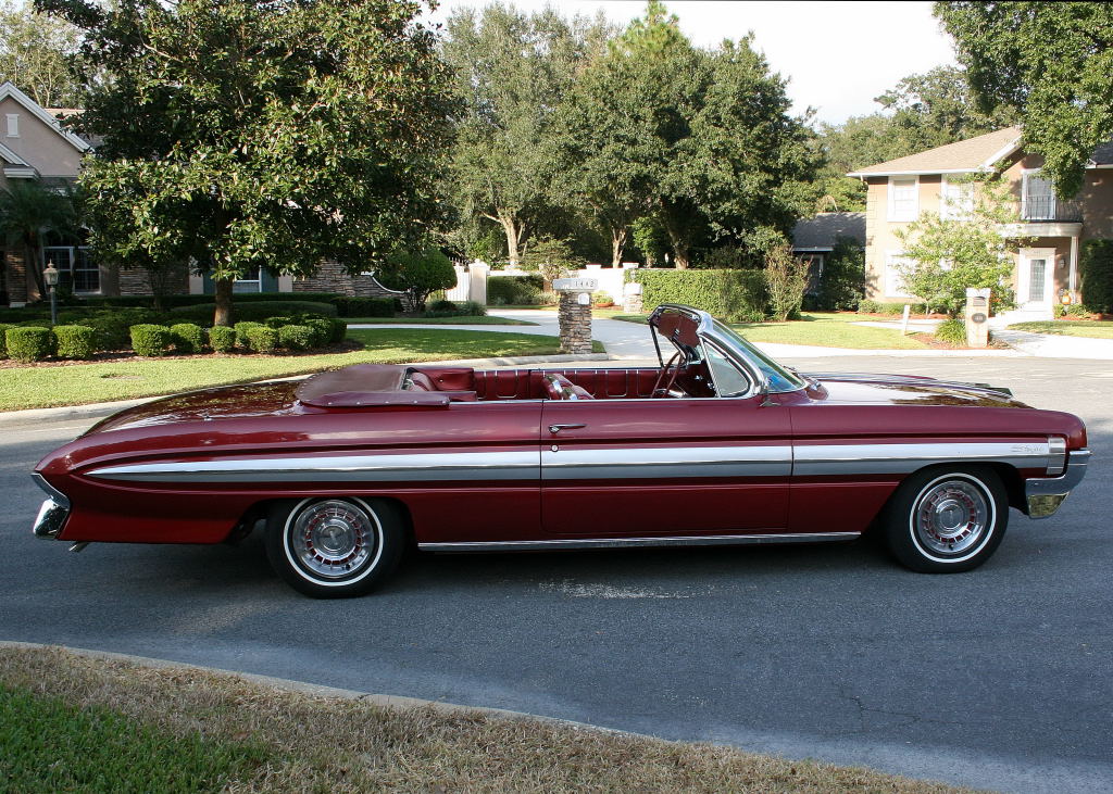 All American Classic Cars: 1961 Oldsmobile Starfire 2-Door Convertible