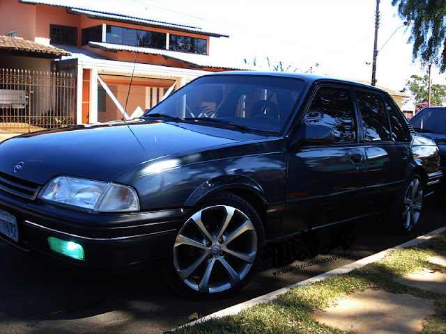 World Version Custom: Carro do Internauta - Monza + Rodas aro 17"