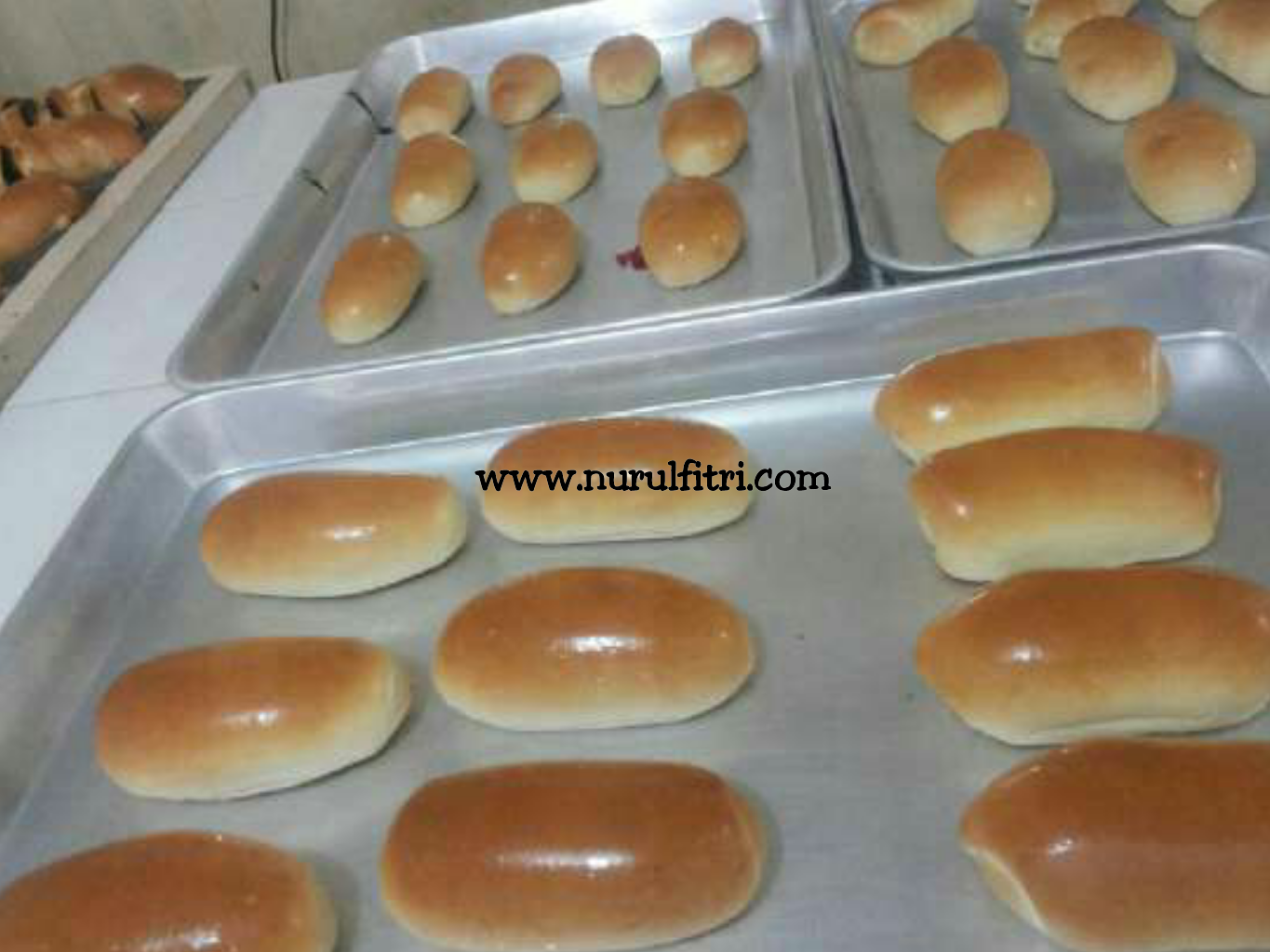 √ Kelembutan Orange Bakery