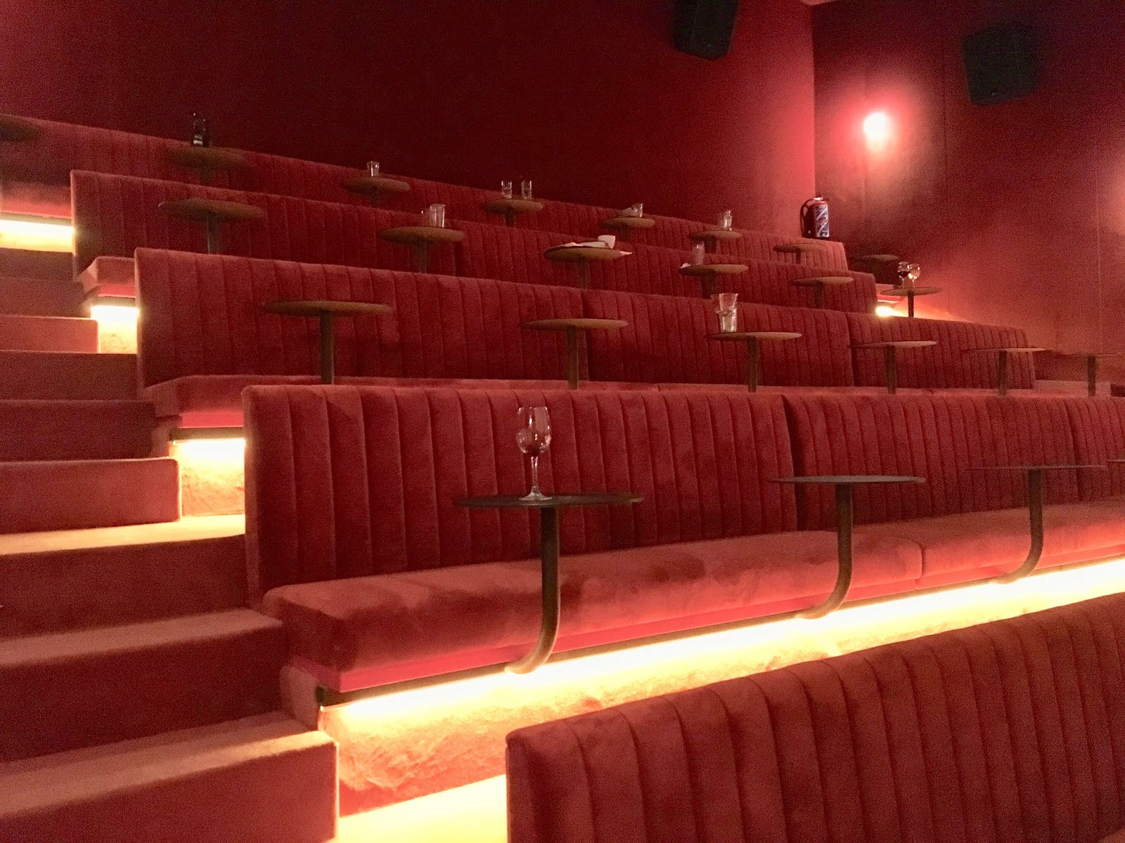 ESTAMOSTENDENCIADOS: SALA EQUIS; mucho más que cine, gastronomía y ...