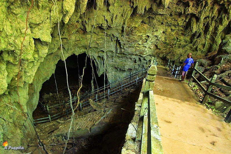Live Is An Adventure: Goa Jepang Binsari Biak