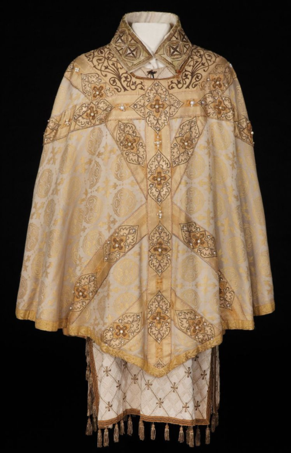 Modern Medievalism: Pontificalia III: the pontifical vestments