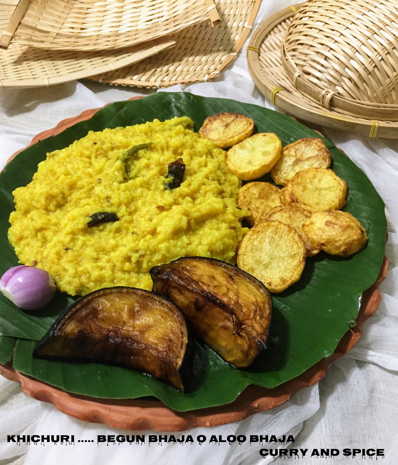 CURRY AND SPICE: KHICHURI..... BEGUN BHAJA O ALOO BHAJA