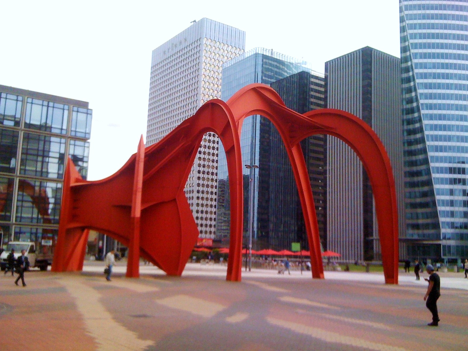 CALDER Le Grand Stabile Rouge ou l'Araignée Rouge