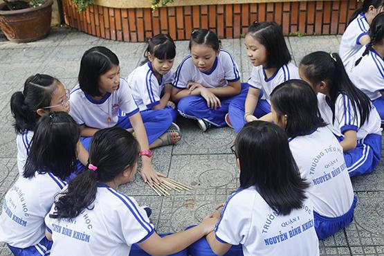 Chơi Chuyền - Bamboo Jacks, Game of Every Vietnamese Girl