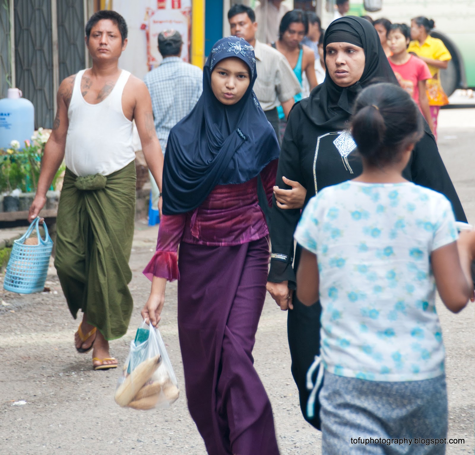 Tofu Photography: Muslim women in Yangon