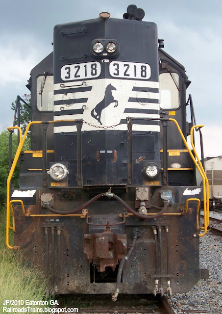 RAILROAD Freight Train Locomotive Engine EMD GE Boxcar BNSF,CSX,FEC,Norfolk Southern,UP,CN,CP ...