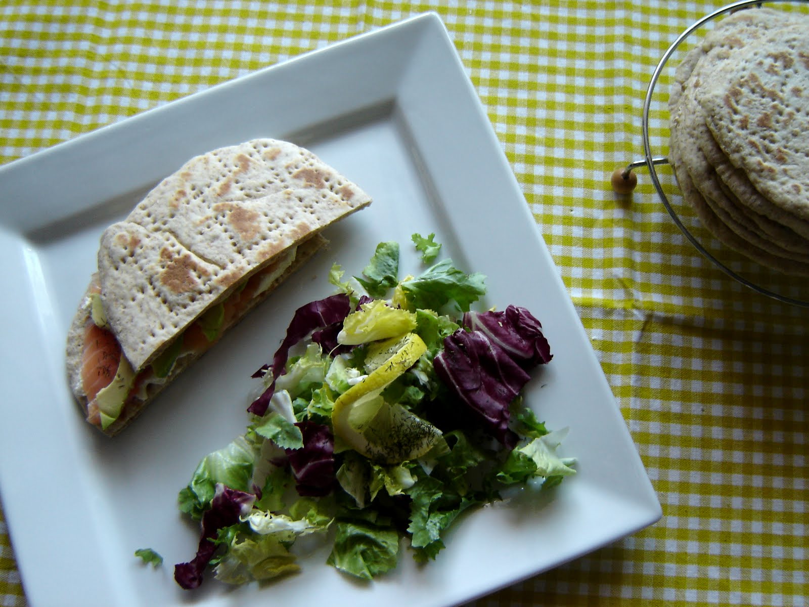 VA DE PAN: Tunnbröd- Pan Polar con aguacate y salmón