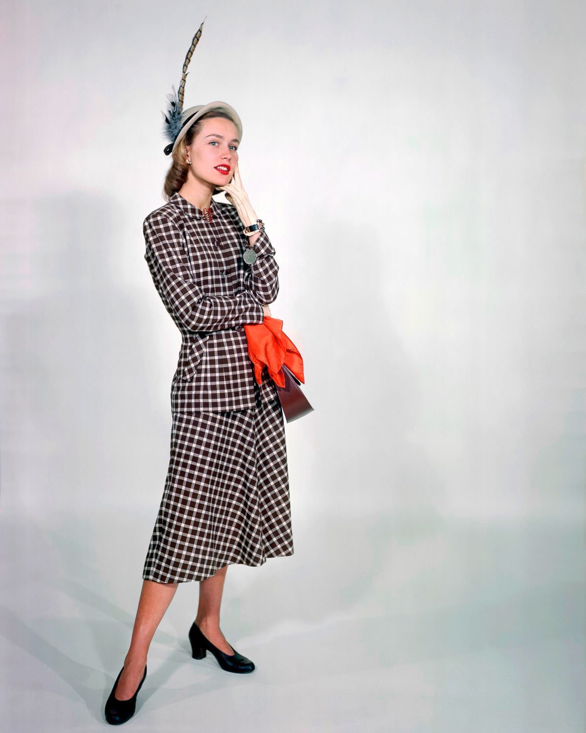 Postwar Glamour: Vivid Color Fashion Shots by Genevieve Naylor From ...