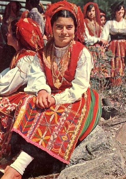 Espoliado: Trajes Típicos do Minho.