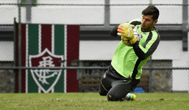 Agora titular, Júlio César crer que tem que evoluir no Fluminense ...