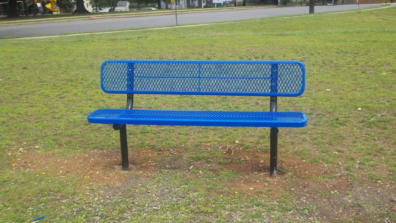 Lindeneau PTO: New Playground Benches