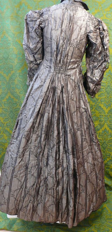 All The Pretty Dresses: Plush 1890's Black Robe