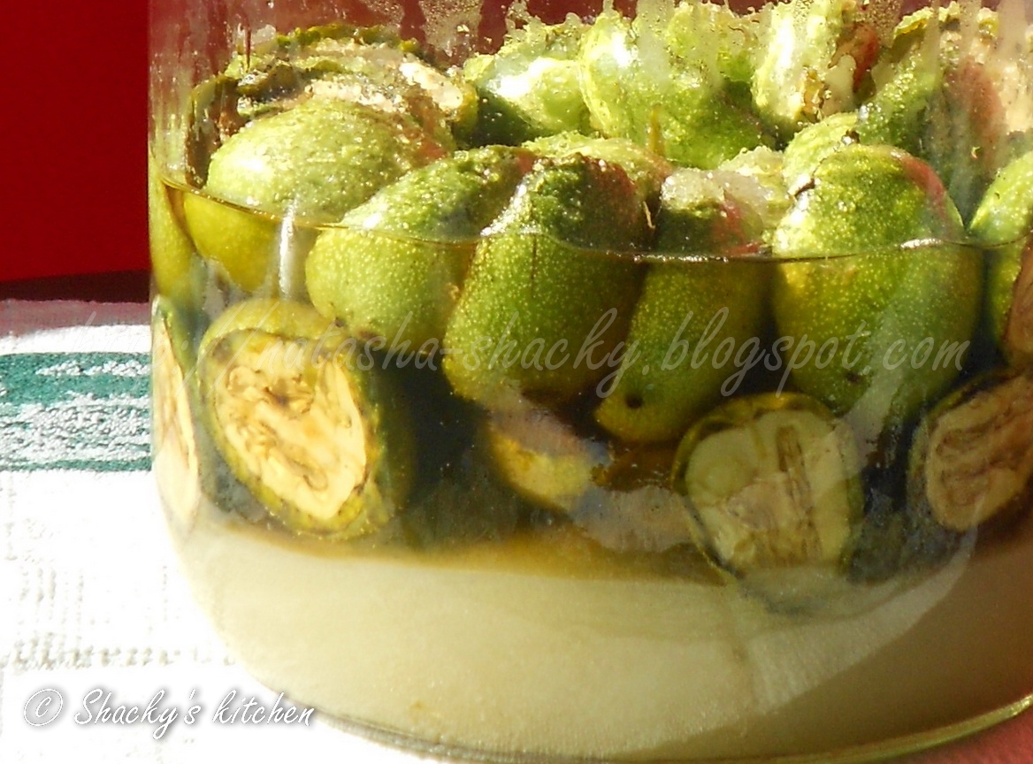 Shacky's kitchen: Orahovača - liker od zelenih oraha