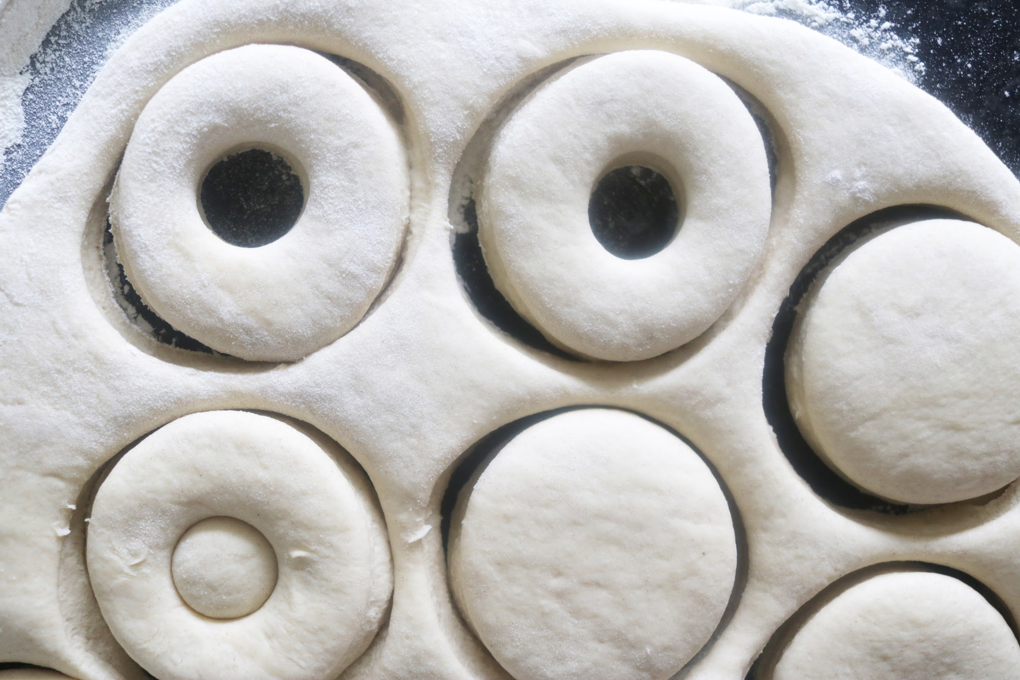 Strawberry marble doughnuts recipe - The Little Blog Of Vegan