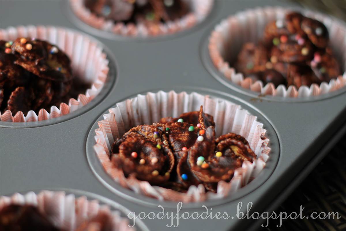 GoodyFoodies: Recipe: Chocolate Cornflakes with Hundreds and Thousands