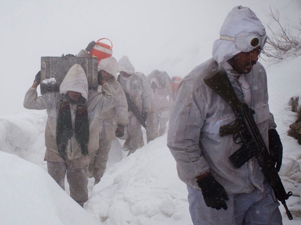 Pak Soldier Standing Tall on Highest and Coldest Battlefield | Pakistan ...