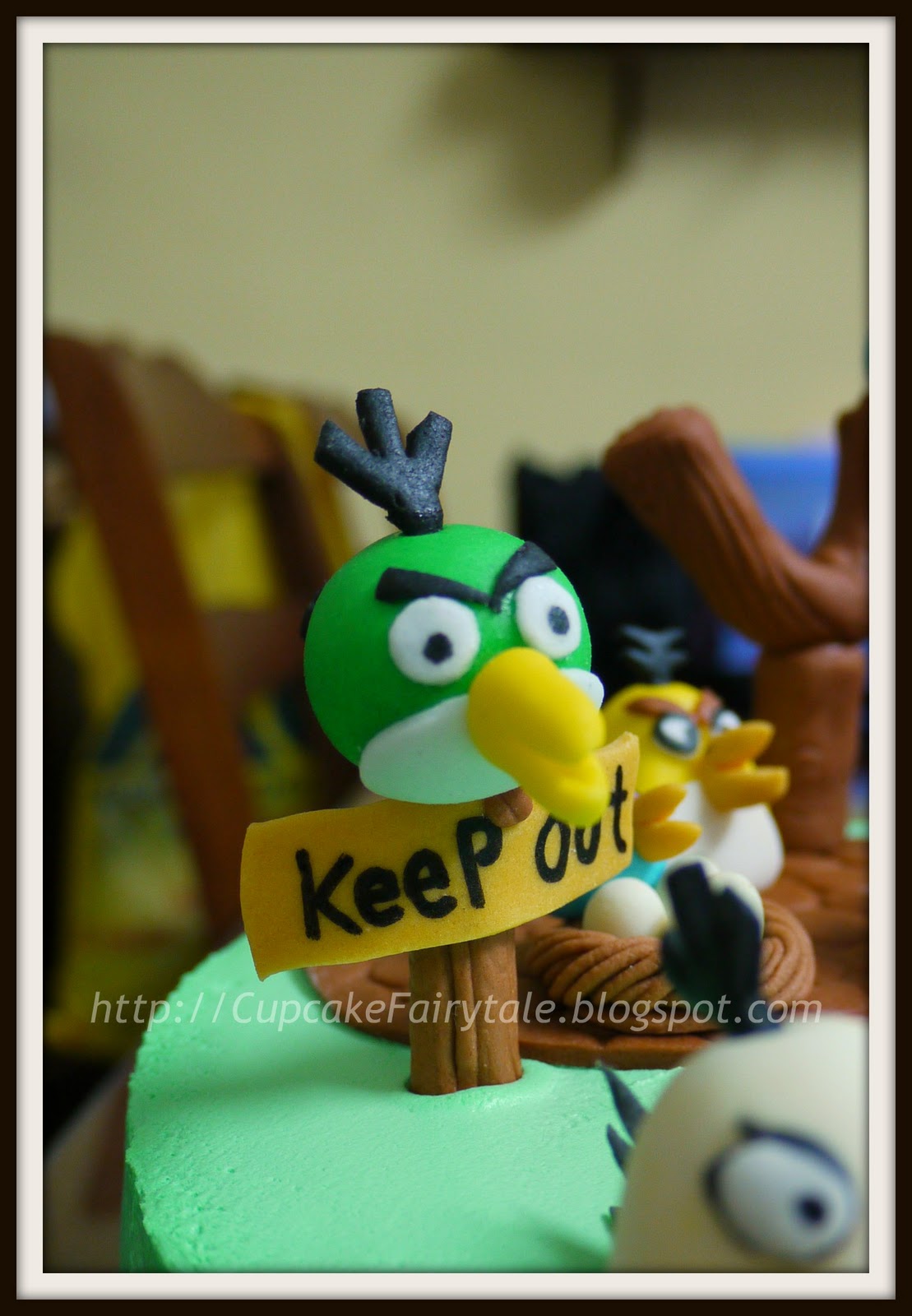 Cupcakes Fairytale: VICTOR'S 8TH BIRTHDAY CAKE - ANGRY BIRDS