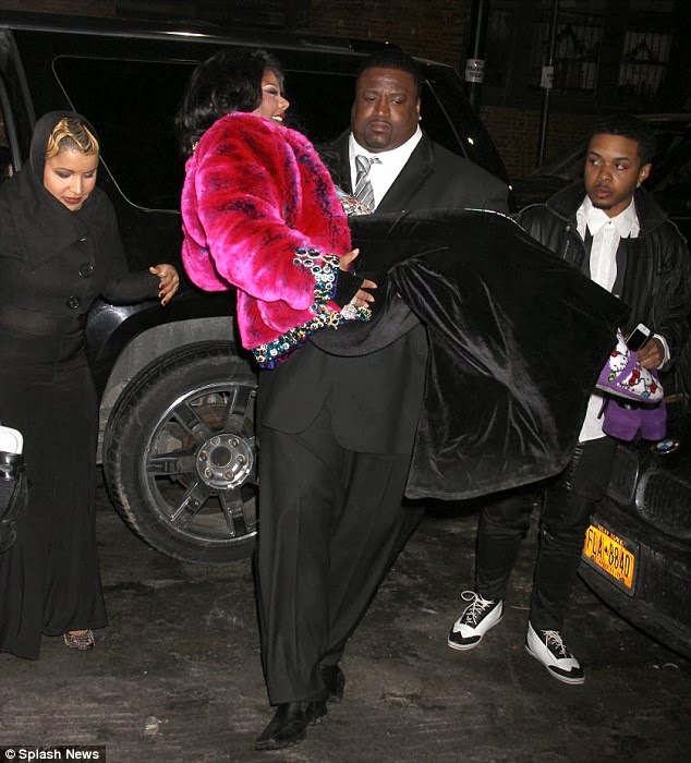 Rapper Lil Kim Shows Off Baby Bump At New York Fashion Week - Baby ...