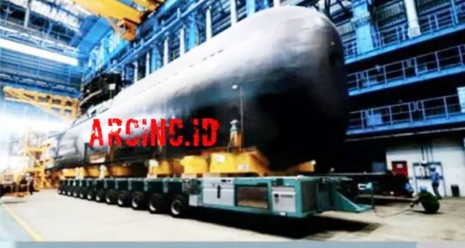 Penampakan KRI Alugoro-405, Kapal Selam Pertama Produksi PT. PAL ...