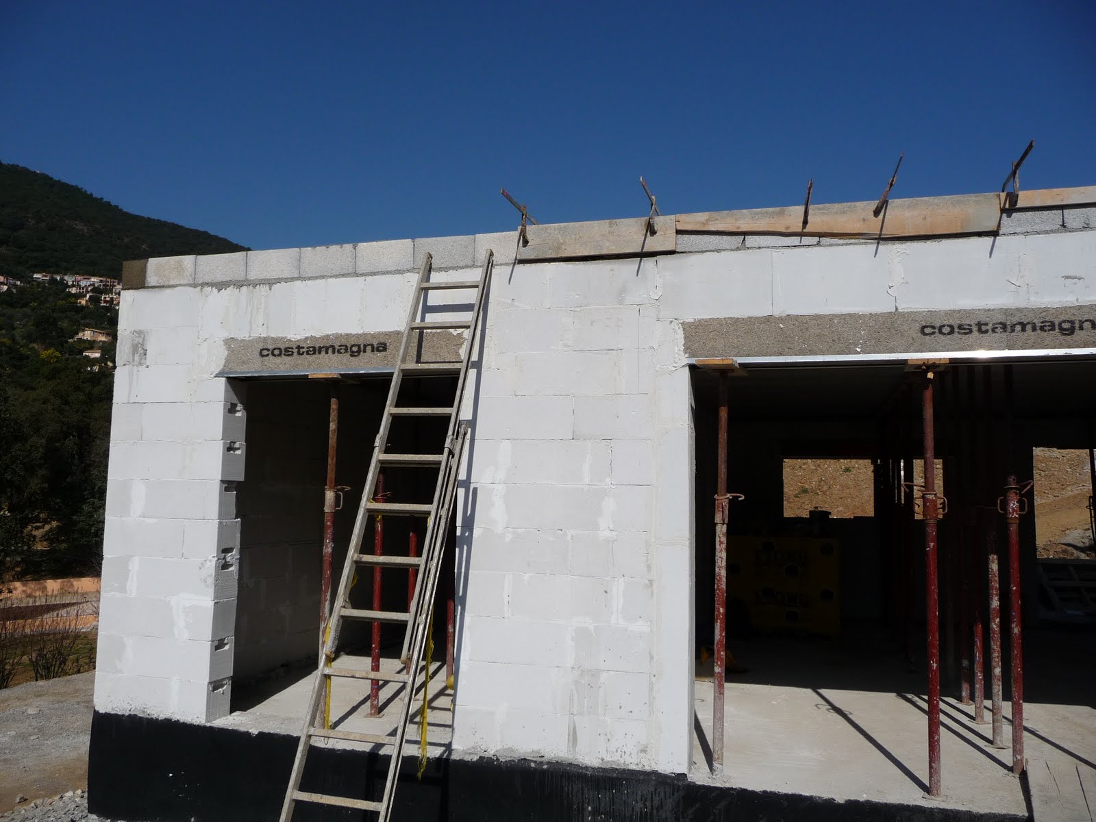 Accjroy - Notre Maison: Toit - Réalisation de l'Acrotère
