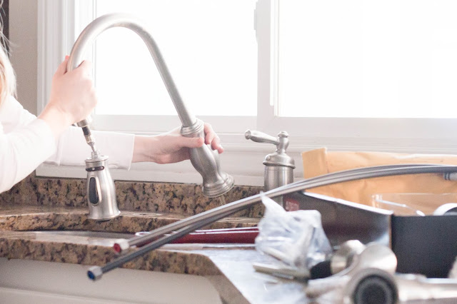 do it yourself divas: DIY: How to Replace a Kitchen Faucet