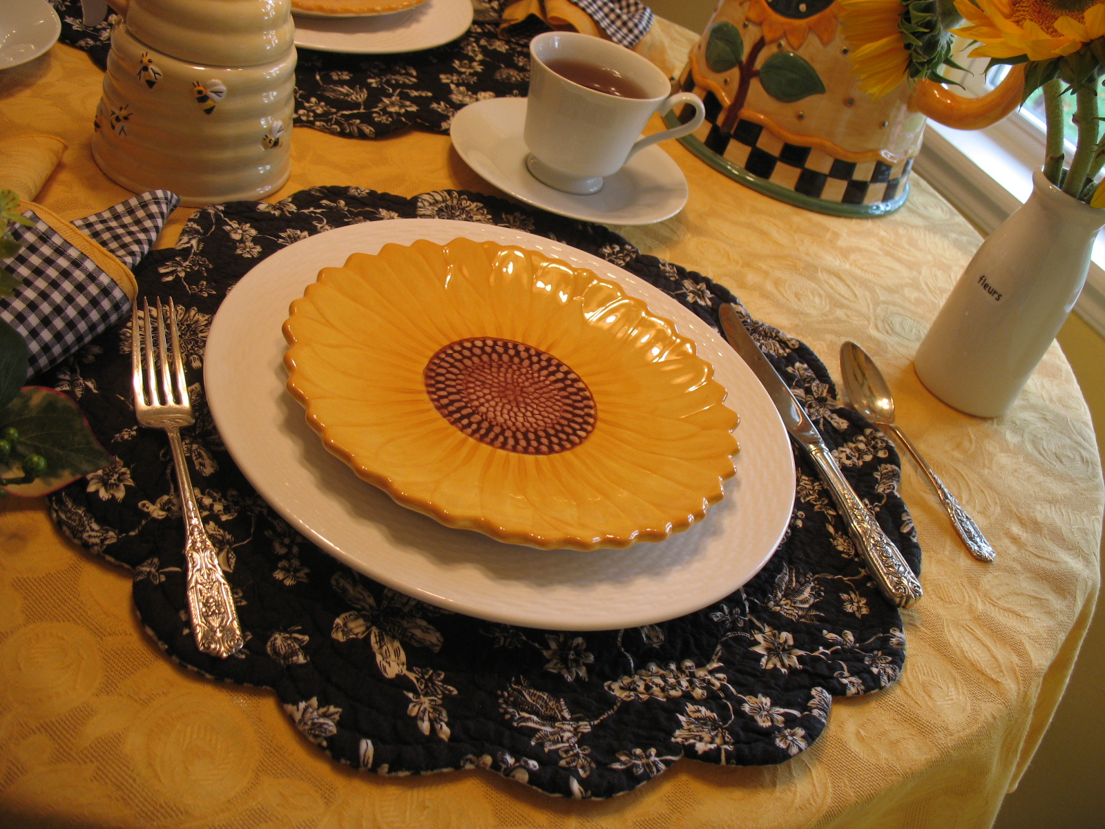 Miss Bloomers : Sunflower Tea Table