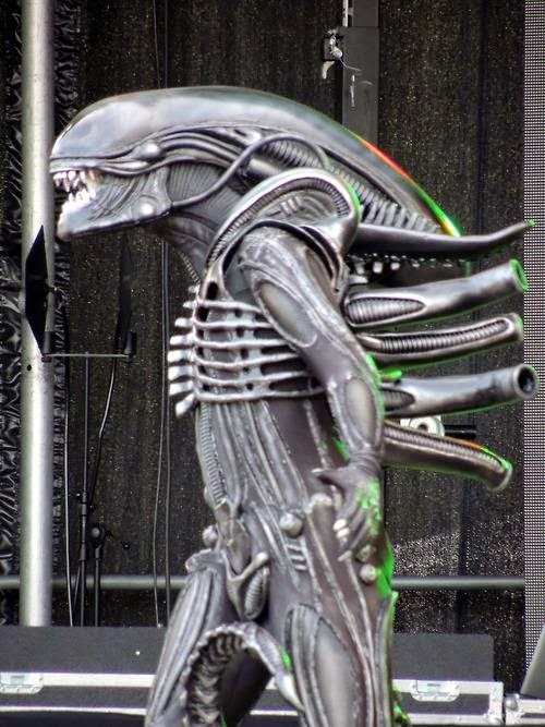 JIMSMASH ! ! !: TUESDAY COSPLAY: KICKASS ALIEN