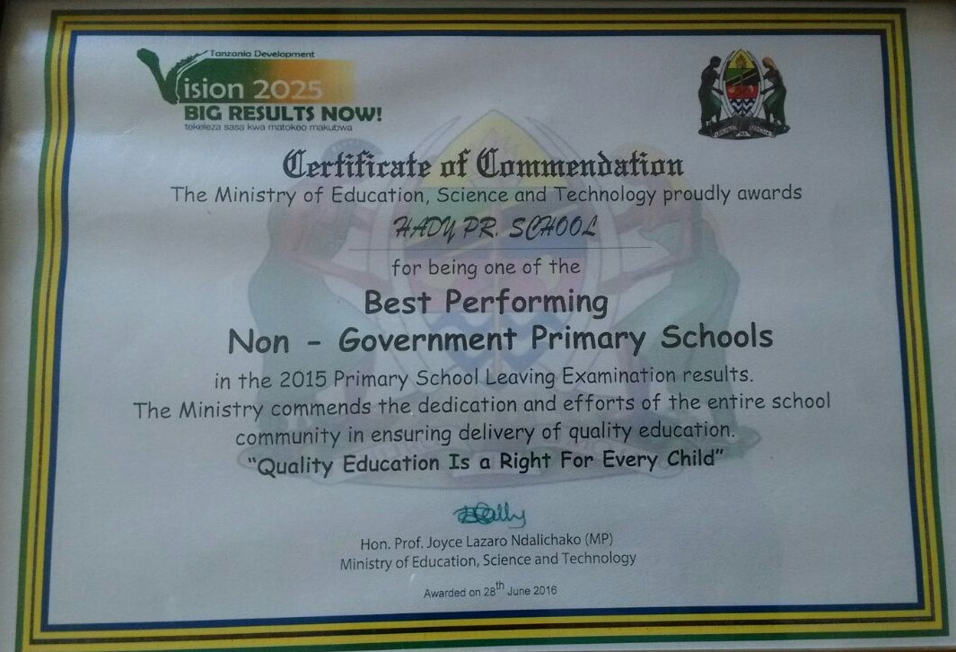 Shule Bora Arusha :TUMETUNUKIWA CHETI CHA " Best Perfoming " na BARAZA ...