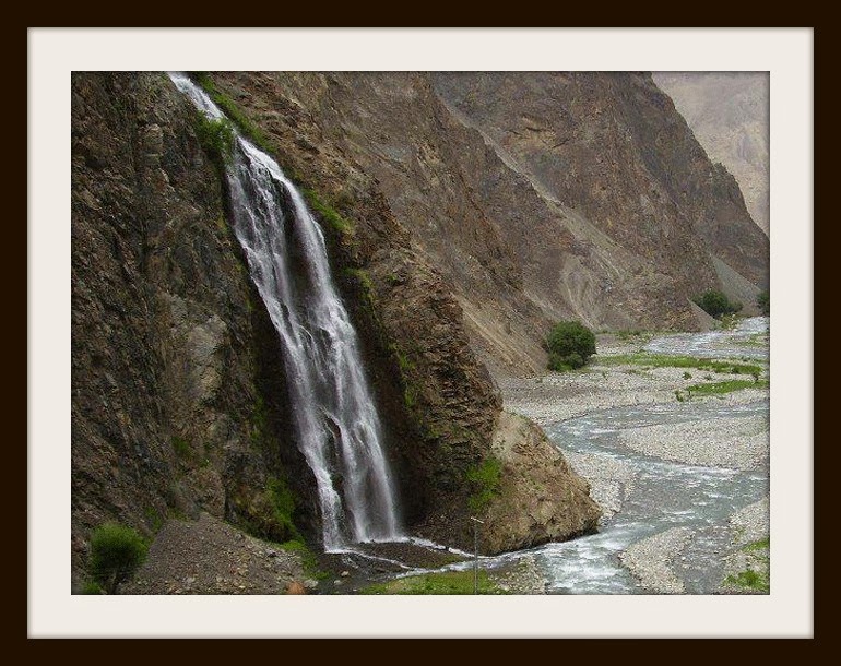 Spreebird: Manthoka Waterfalls (Skardu)