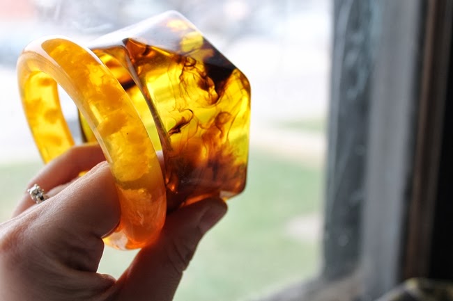 All About Lucite: Collecting, Wearing and Loving this Vintage Plastic ...