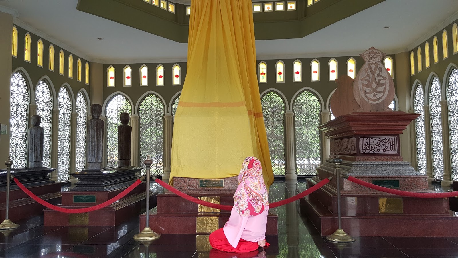 Meh Travel With Me!!: Masjid Raya Syahabuddin dan Makam Pahlawan ...