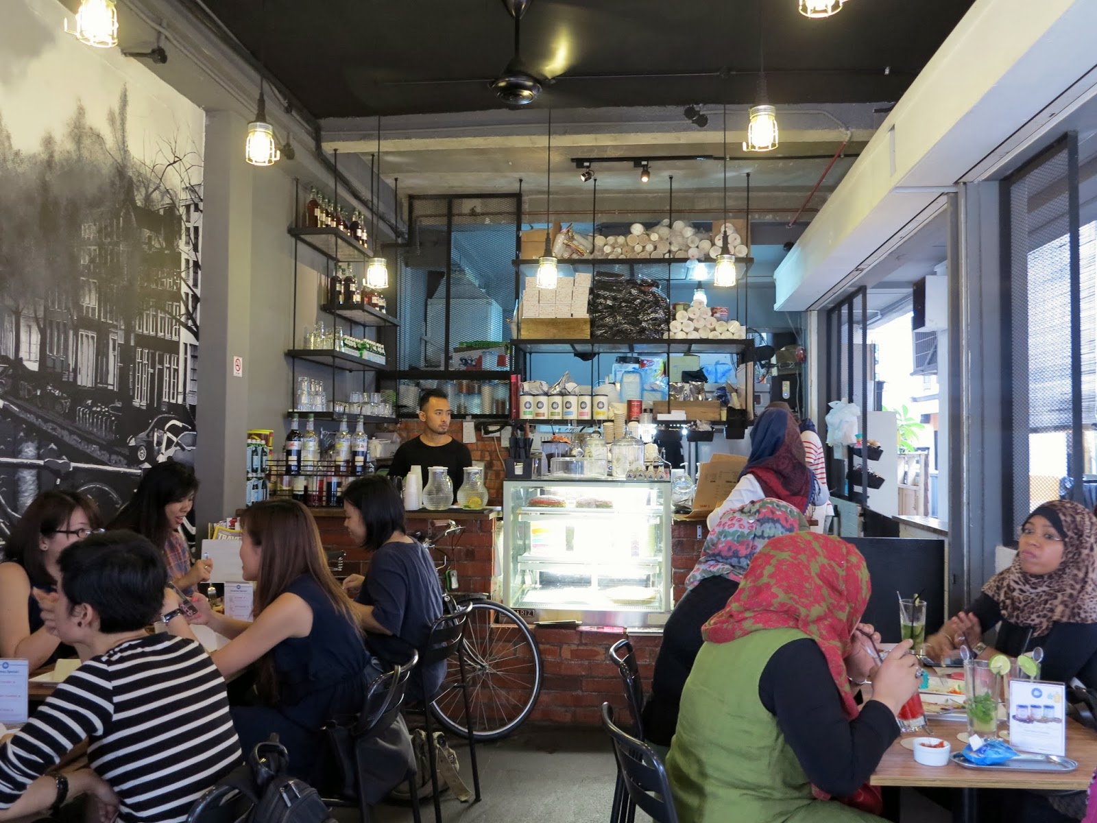Gracia Ow: Haji Lane + Cafe Hopping (I Am cafe)