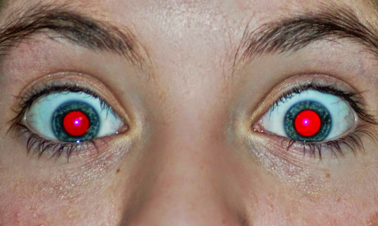 ANALIZATESTA: ¿Por qué nos salen los ojos rojos en algunas fotografías ...