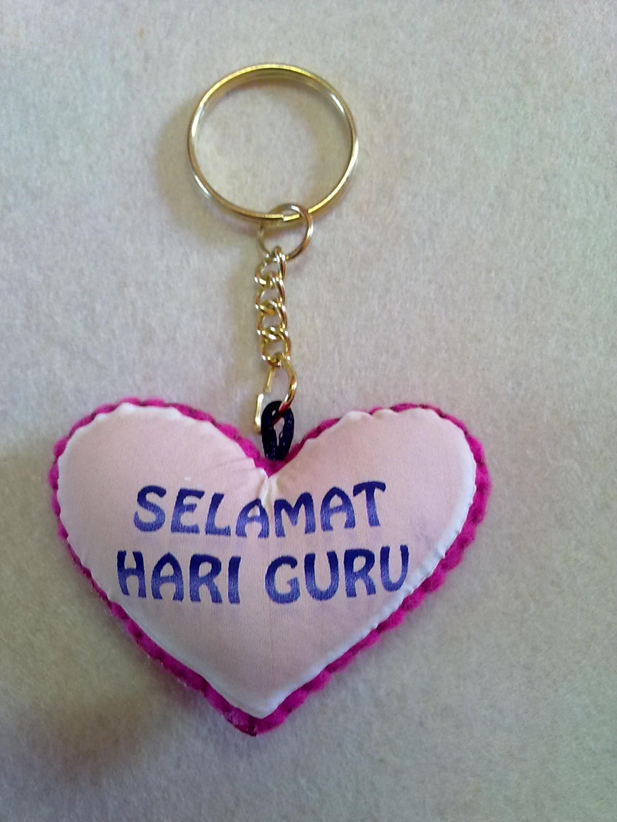 house of personalized souvenir: KEYCHAIN HARI GURU