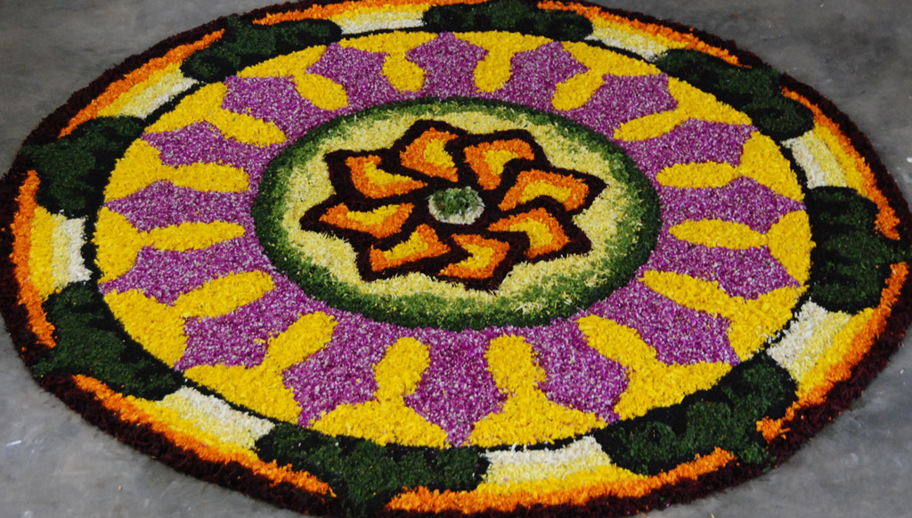 Worlds Largest collection of Pookalams (Flower Carpet): Complicated ...