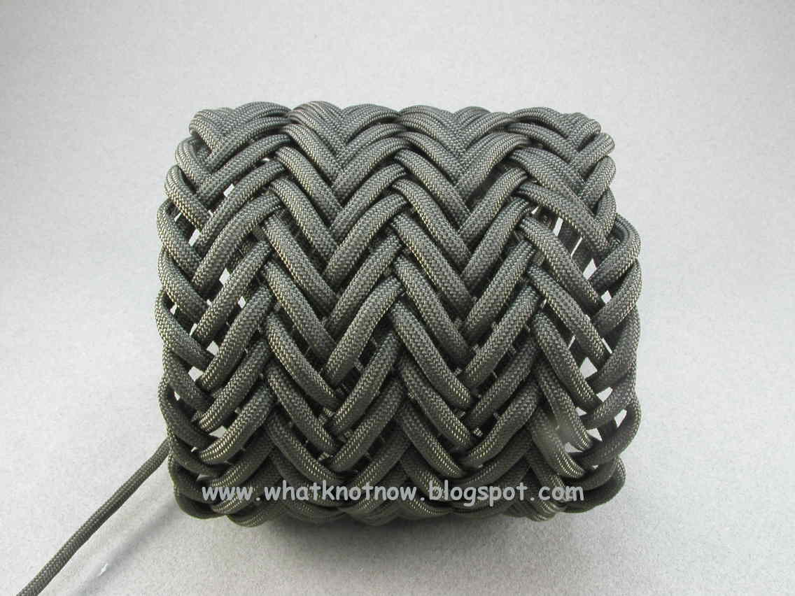 Knots and fiber bracelets: paracord herringbone weave turks head knot ...